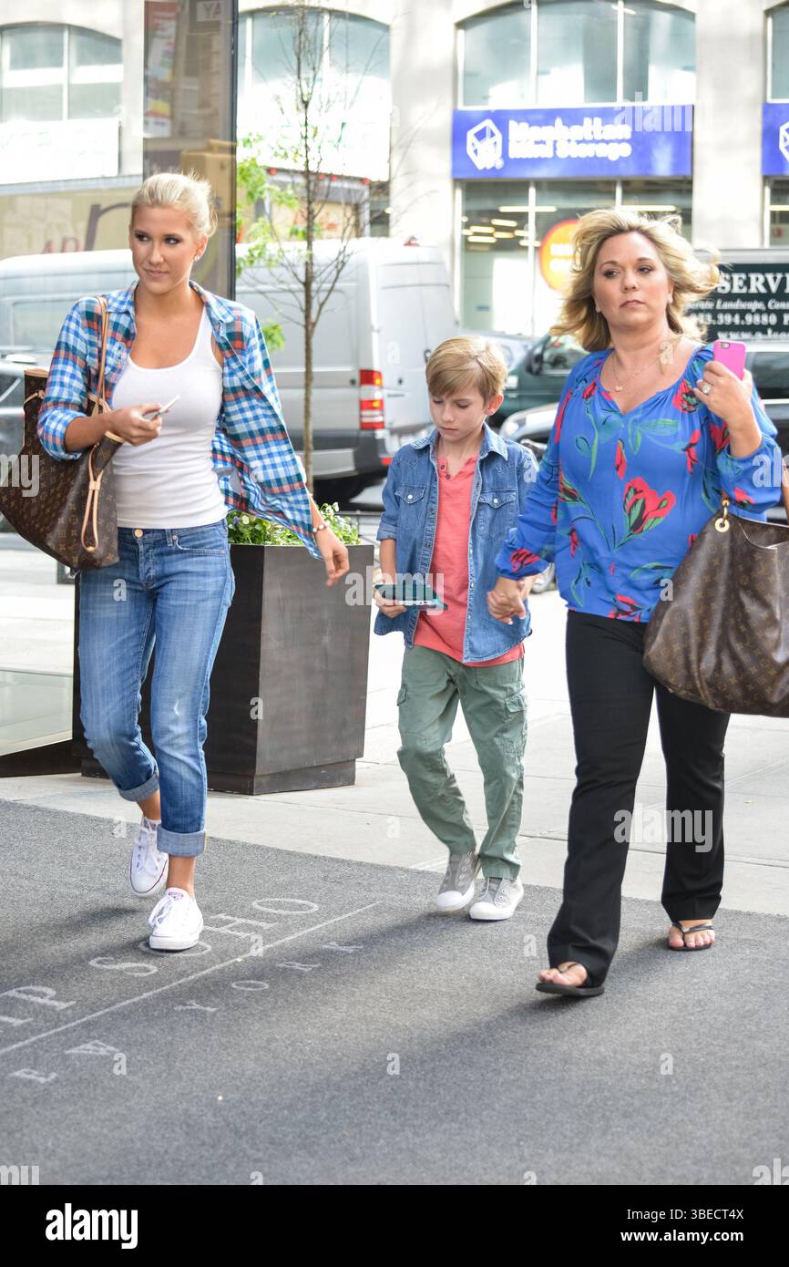 NEW YORK, NY - MAY 15: Savannah Chrisley, Julie Chrisley and seen on ...