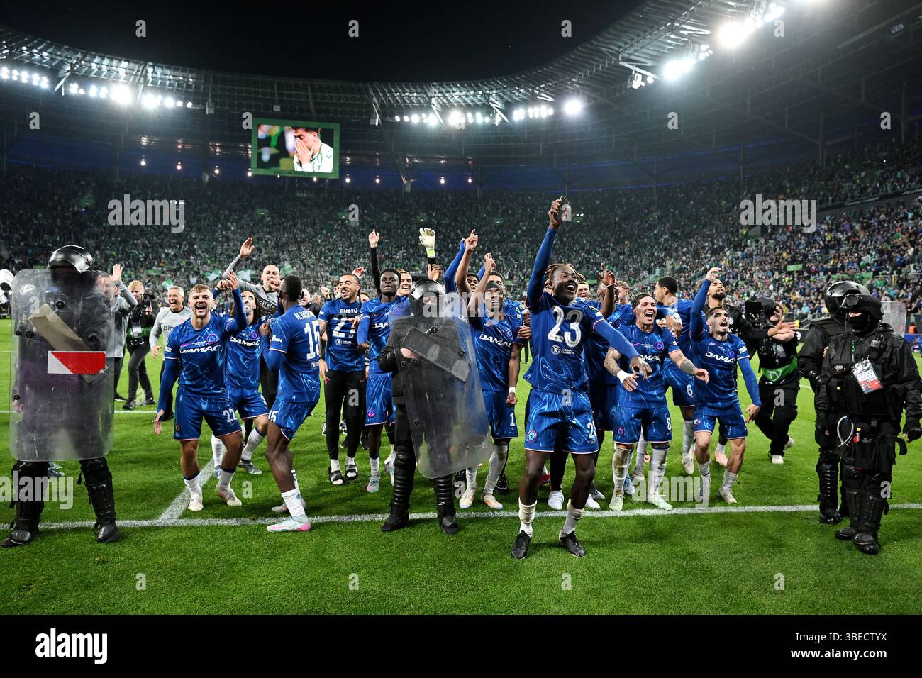 Chelsea players celebrate after winning the UEFA Conference League ...