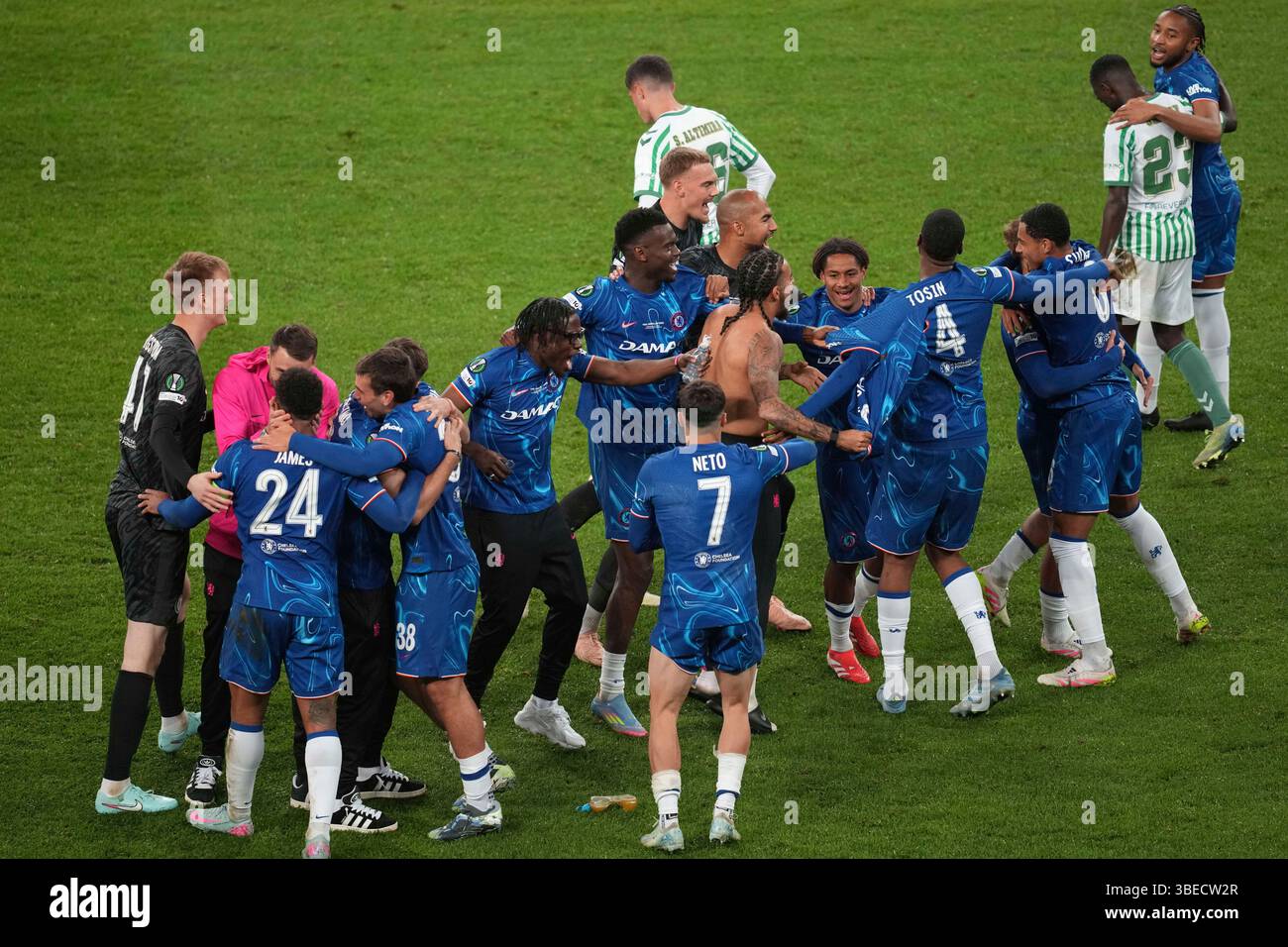 Chelsea's players celebrates after winning the Europa Conference League ...