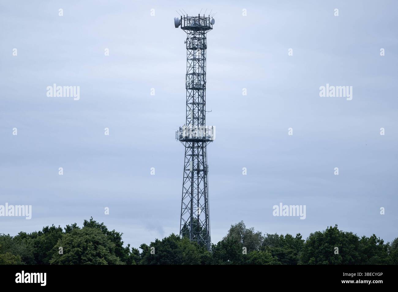 Funkmast am 27.05.2025 in Recklinghausen *** Radio mast on 27 05 2025 ...