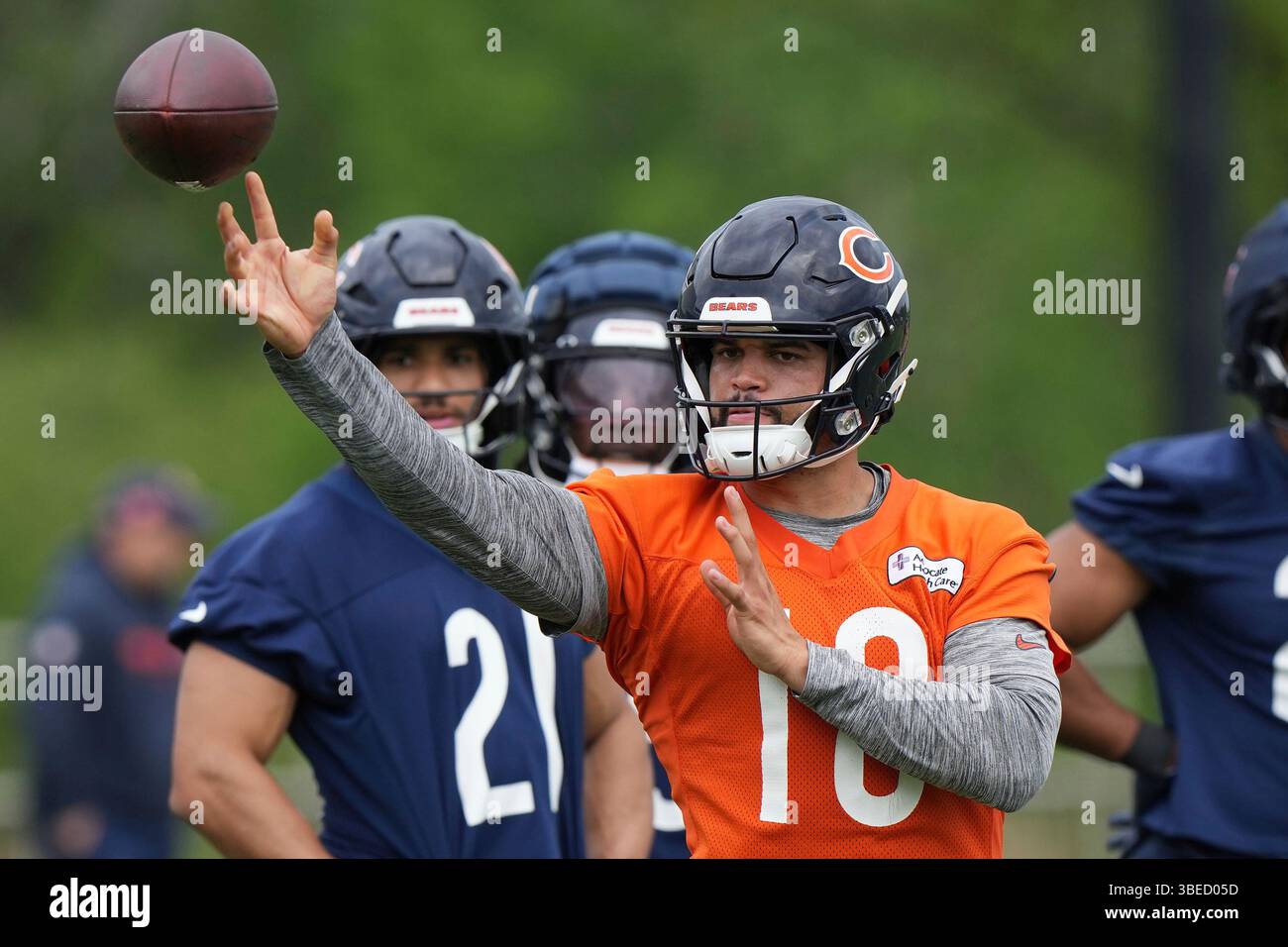 Chicago Bears quarterback Caleb Williams throws a ball during NFL ...