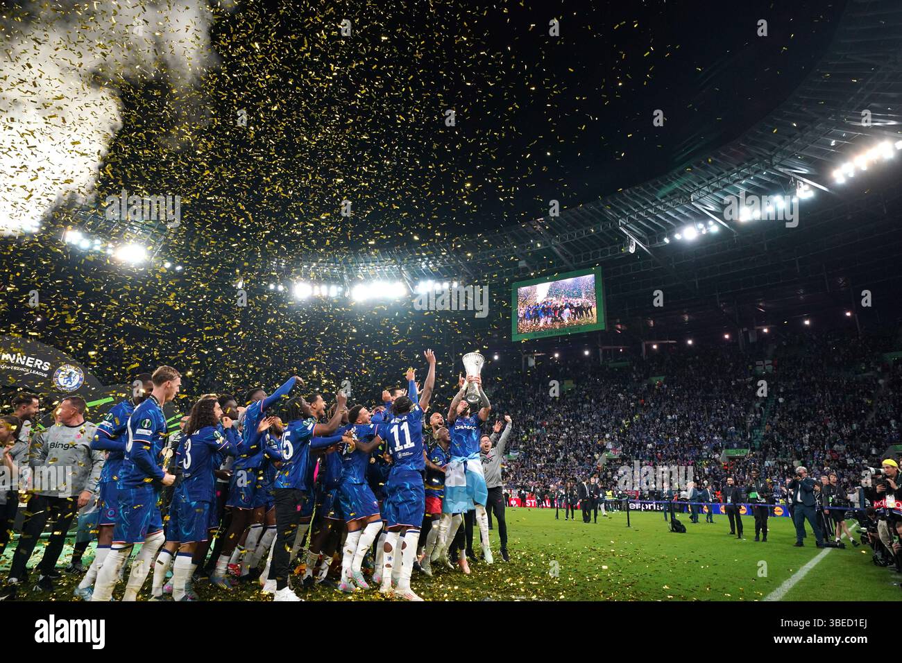 Chelsea players celebrate victory following the UEFA Conference League ...
