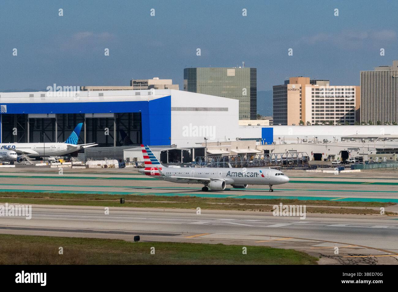 Lax airport in 2023 hi-res stock photography and images - Alamy