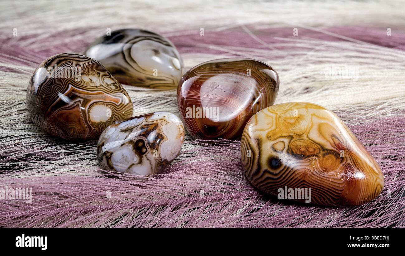 Banded agate white tan hi-res stock photography and images - Alamy