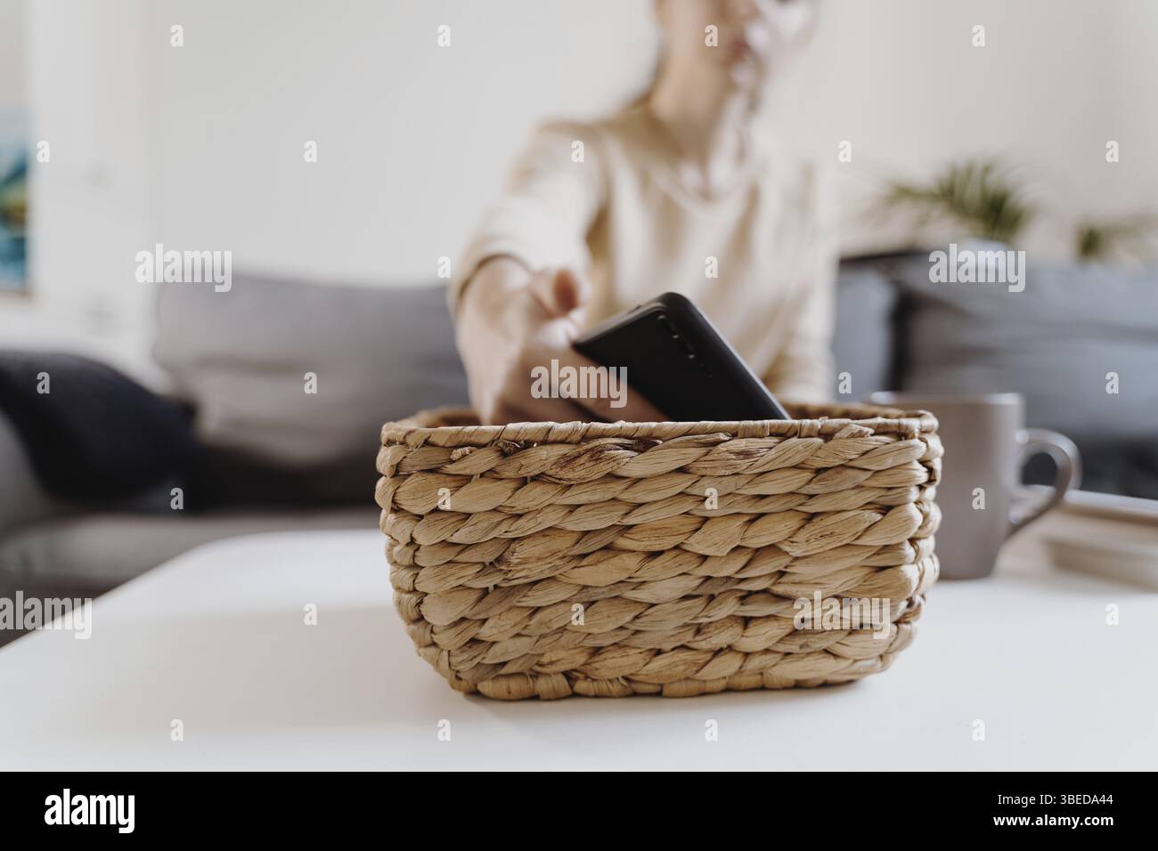 Handy device management home hi-res stock photography and images - Alamy