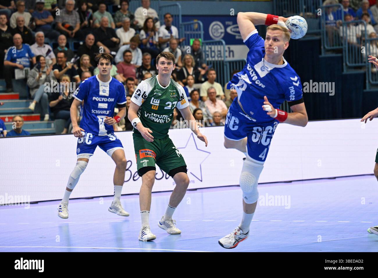 Ellidi Vidarsson (VfL Gummersbach 4) ist am Kreis frei GER, VfL Gummersbach vs. FRISCH AUF ...