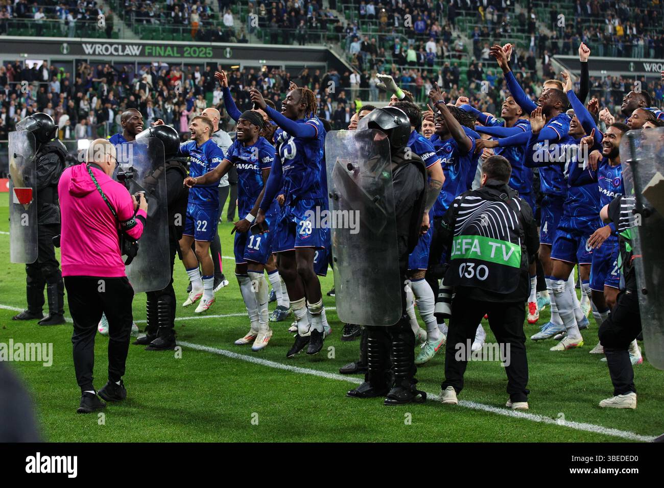 WROCLAW, POLAND - 28th May 2025: Chelsea players and staff celebrate ...