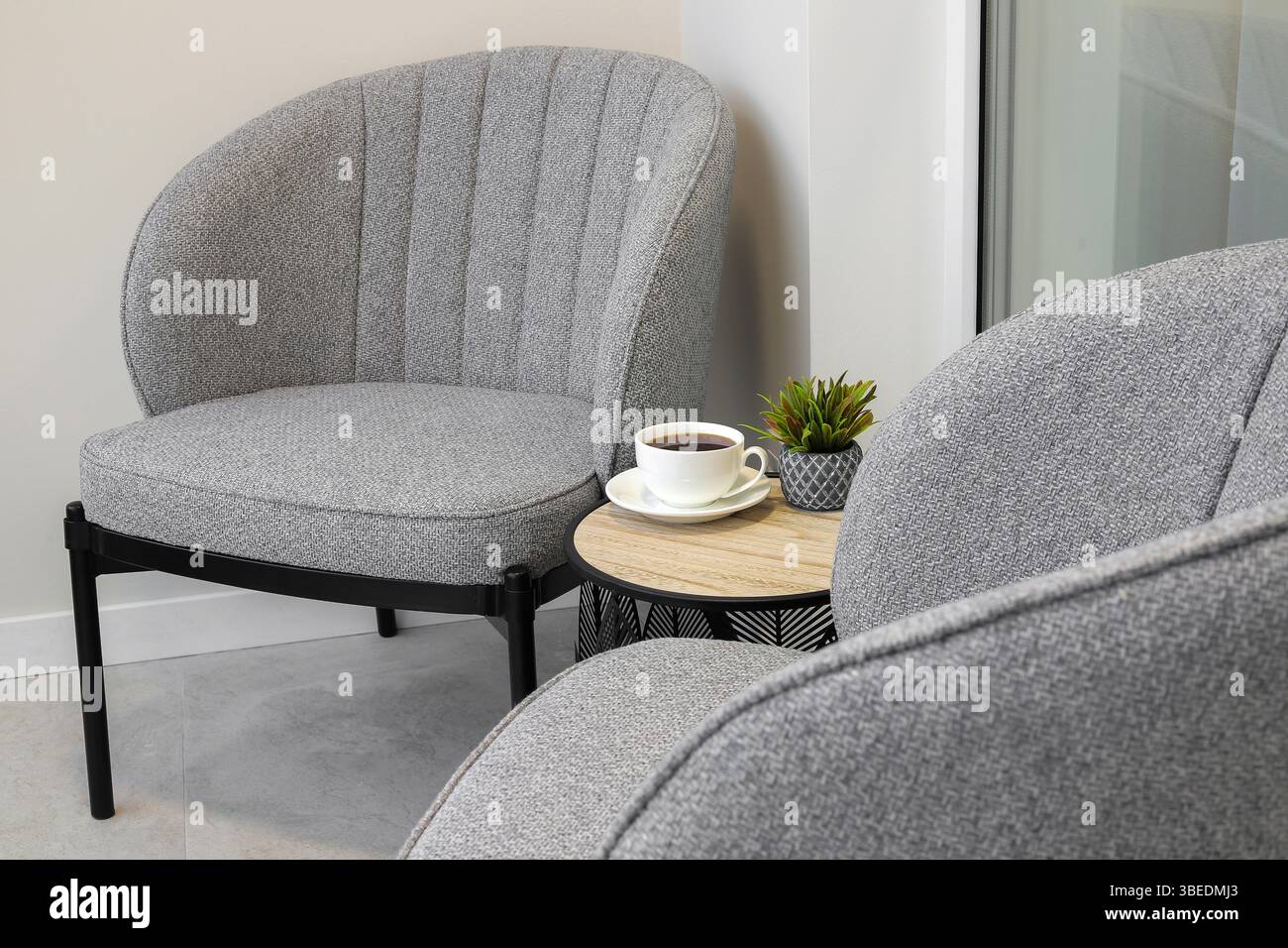 Cozy chairs coffee table hi-res stock photography and images - Alamy