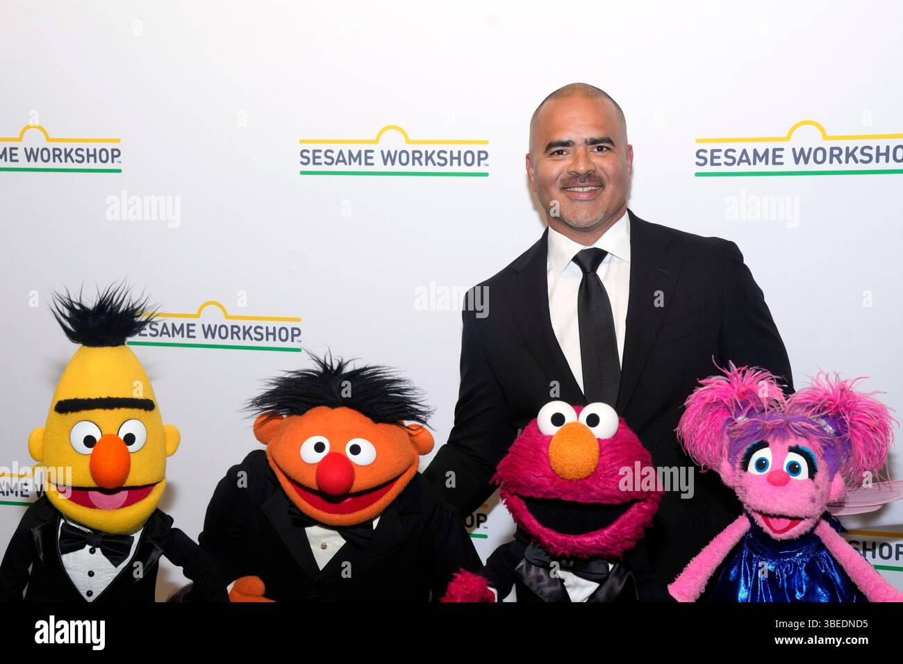 Christopher Jackson poses with Sesame Street Muppets at the Sesame ...