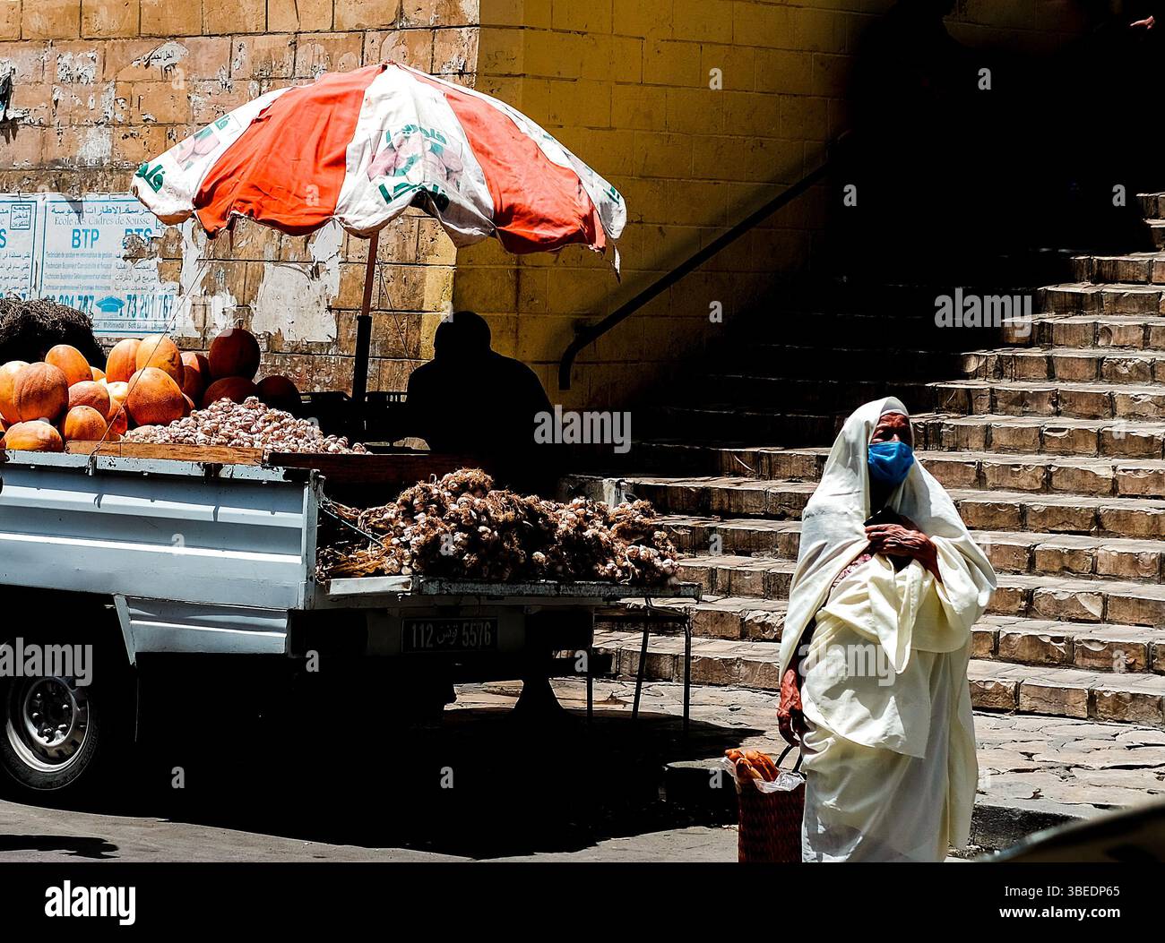 Street vendor and a buyer in Tunisia Stock Photo - Alamy