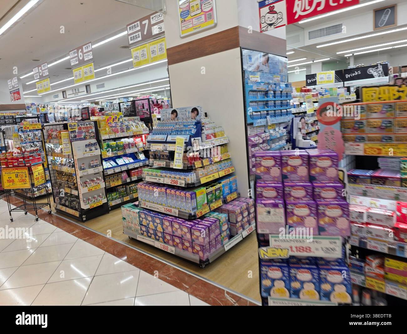 Inside of Elm Shopping Mall Area Food Stock Photo - Alamy