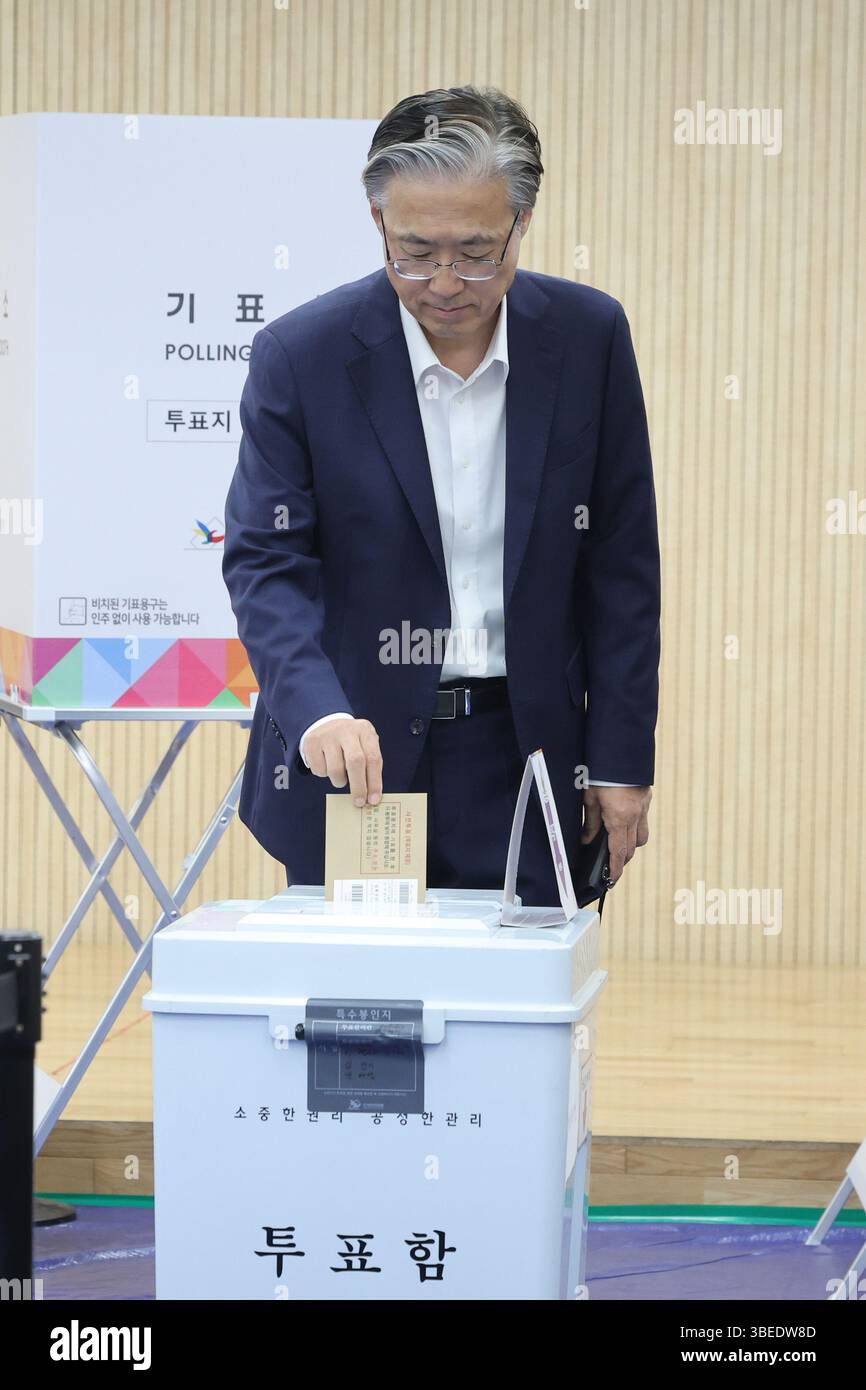 29th May, 2025. Early voting for S. Korean presidential election Kim ...