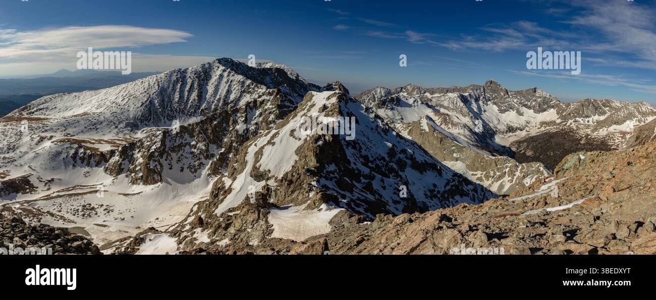 The daunting ridge from Colorado 13er UN13557 to Huerfano Peak. Behind ...