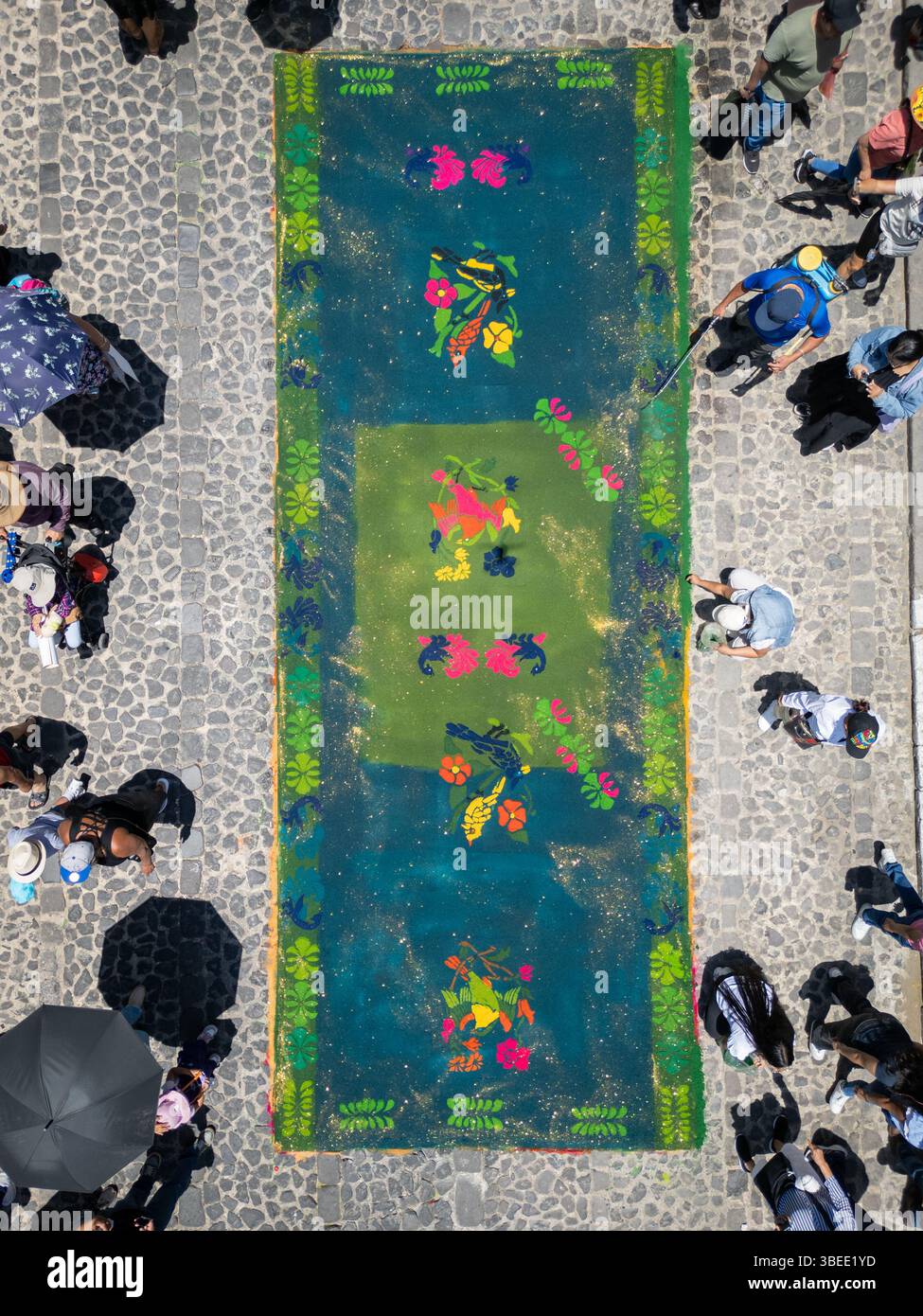 Semana Santa en la Antigua Guatemala y sus alfombras coloridas Holy ...