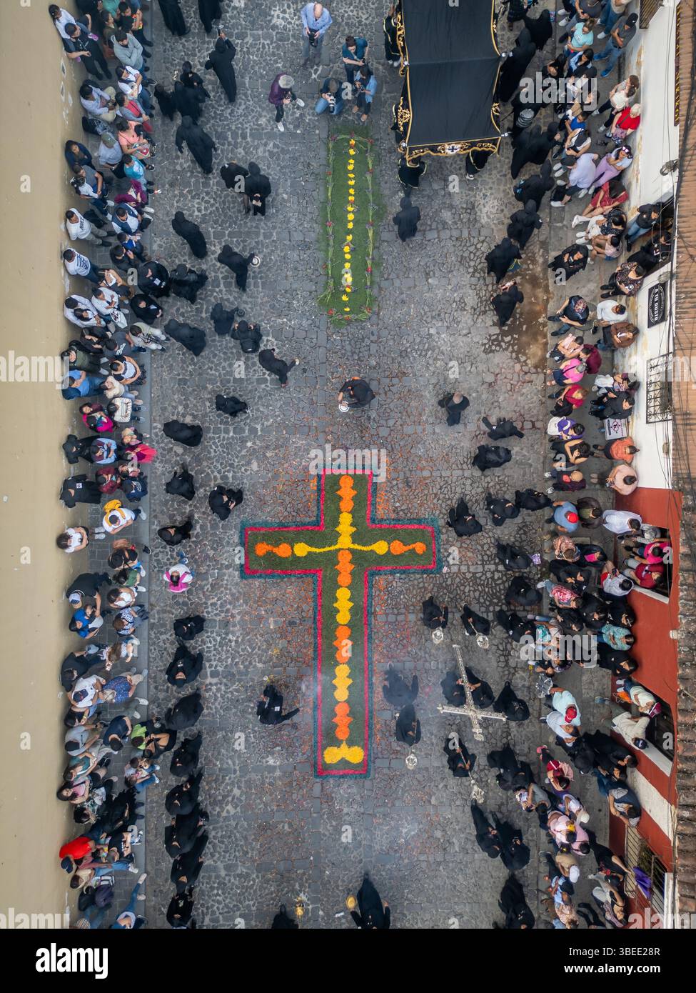 Semana Santa en la Antigua Guatemala y sus alfombras coloridas Holy ...