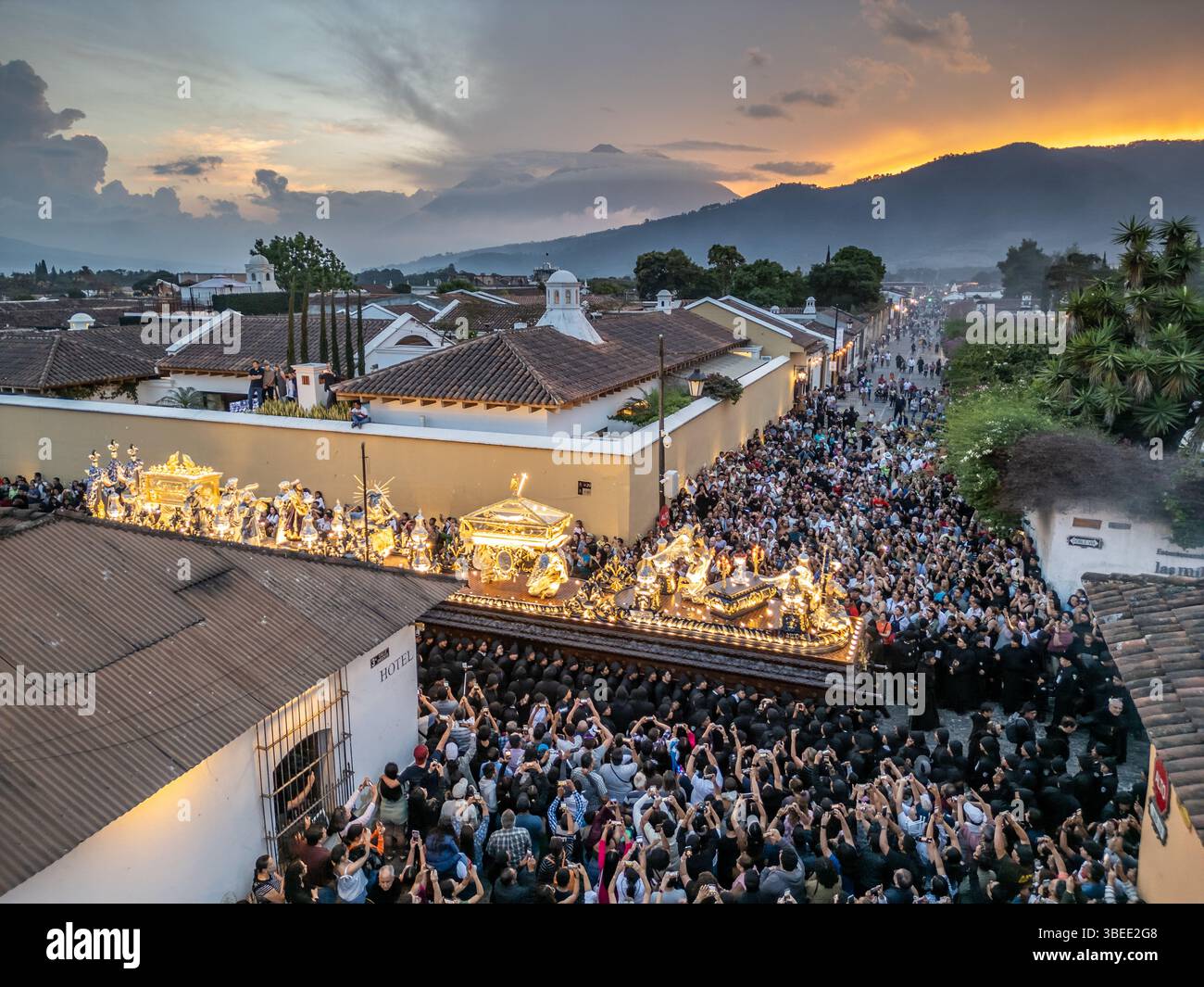 Semana Santa en la Antigua Guatemala Holy Week celebrations in Antigua ...