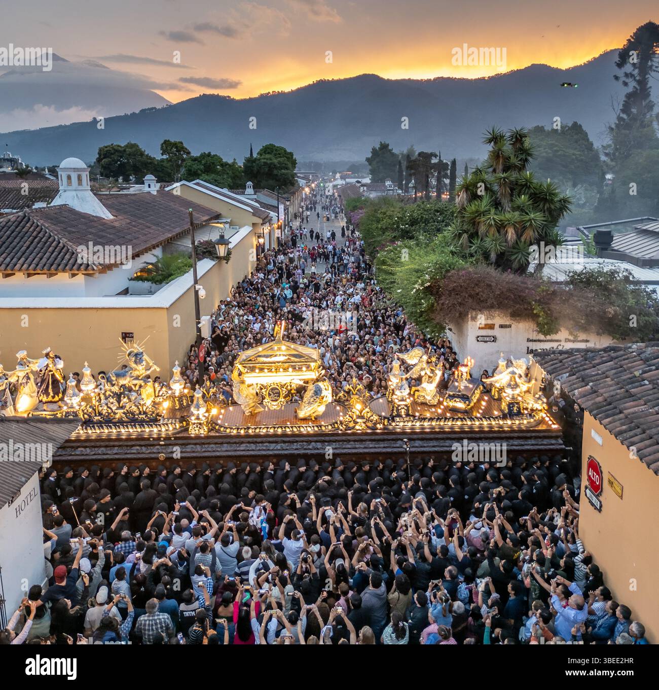 Semana Santa en la Antigua Guatemala Holy Week celebrations in Antigua ...