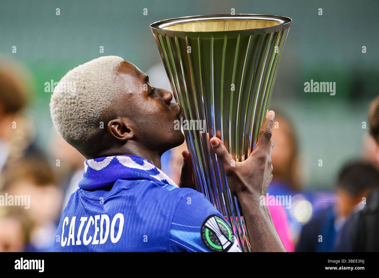Moises Caicedo of Chelsea FC kisses the trophy during the UEFA ...