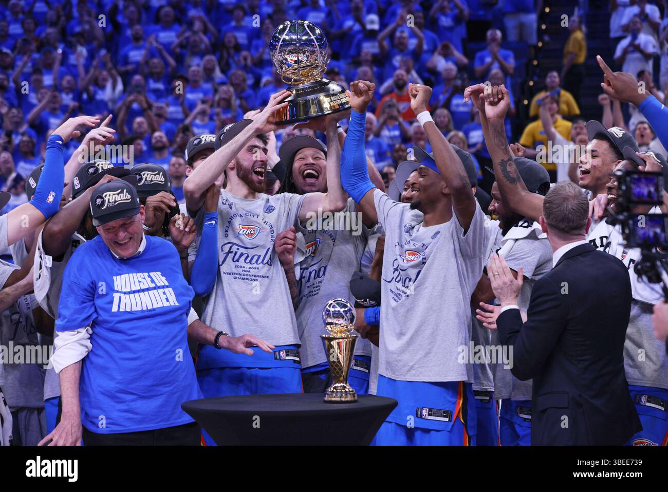 Oklahoma City Thunder players and coaches celebrate after Game 5 of the ...