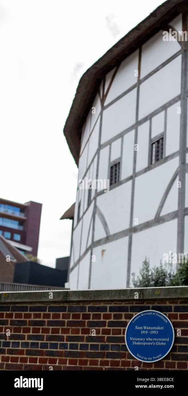 Exterior view of Shakespeares Globe Theatre in London with a ...