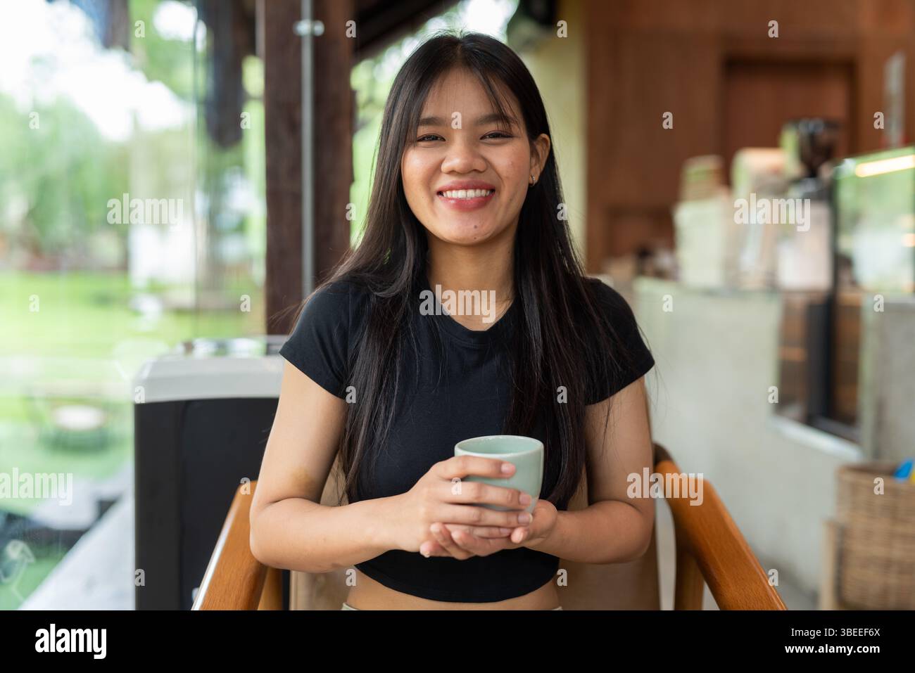 Student smiling teenage hi-res stock photography and images - Alamy