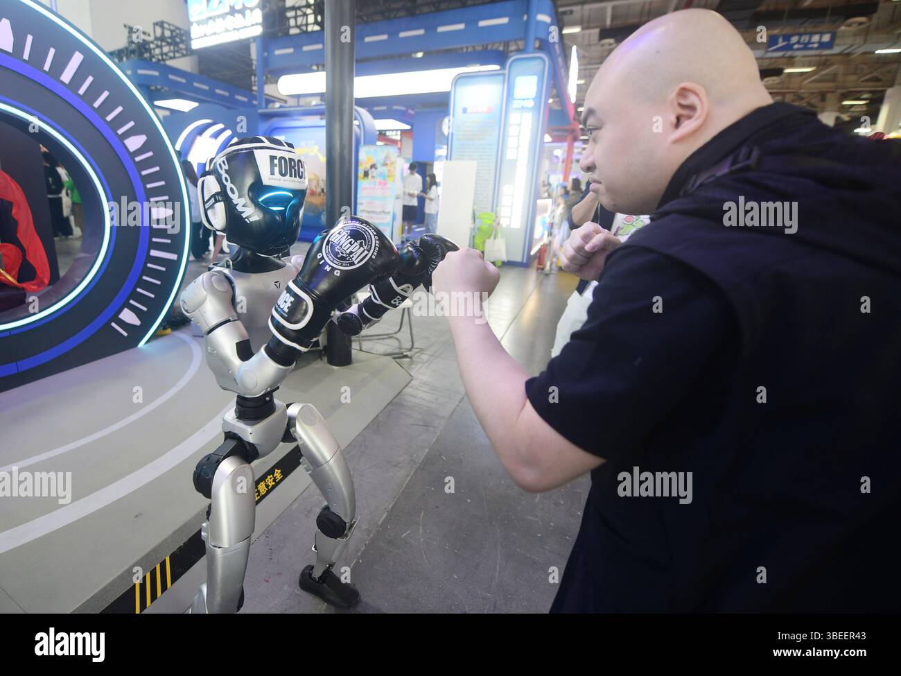 HANGZHOU, CHINA - MAY 29, 2025 - Visitors had a "boxing match" with the ...