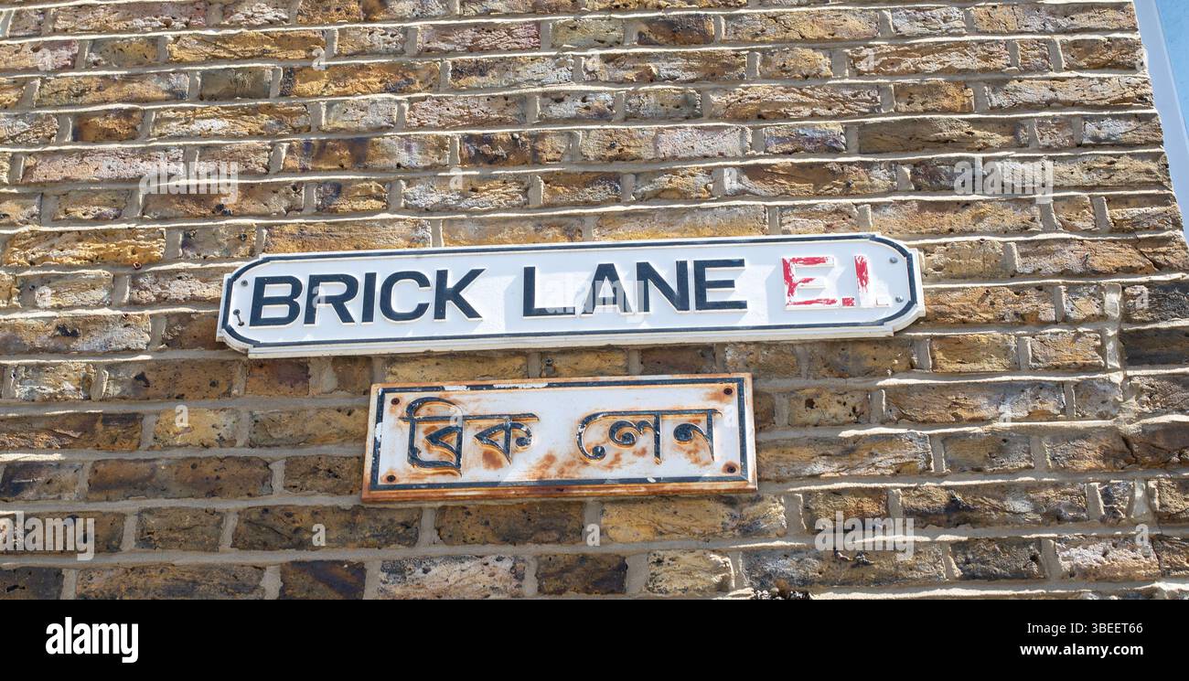 Street sign for Brick Lane on a brick wall in London. Iconic ...
