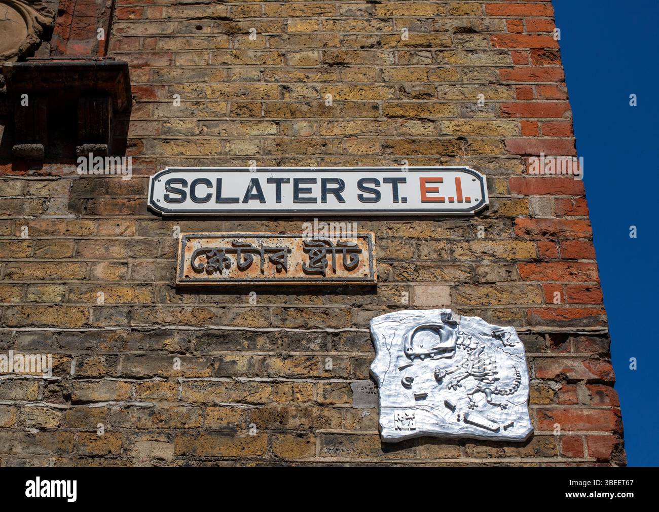 Multilingual building signage hi-res stock photography and images - Alamy