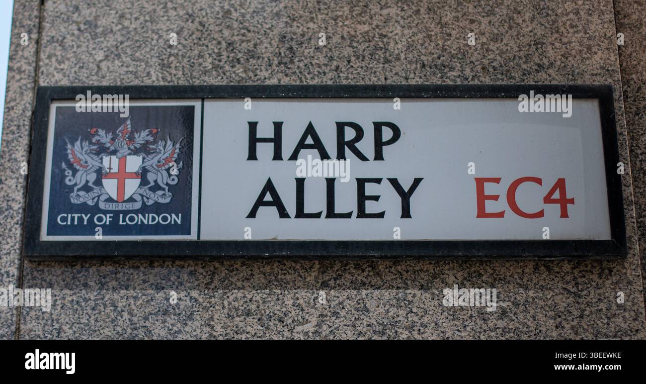A street sign for Harp Alley in the City of London, featuring the City ...