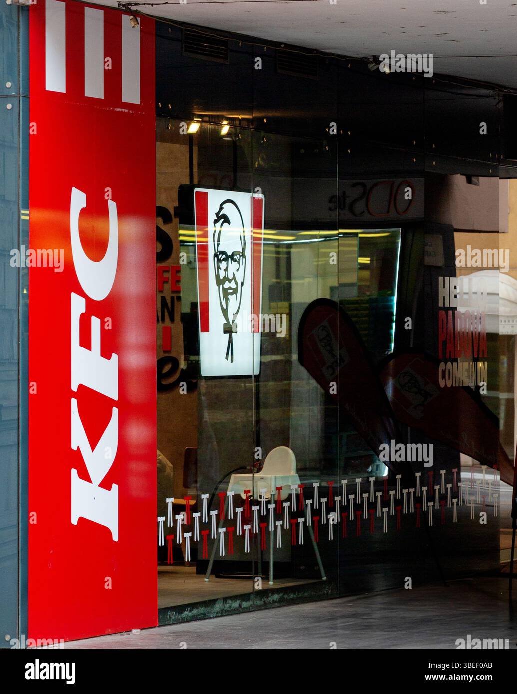 Kfc fast food restaurant counter hi-res stock photography and images ...