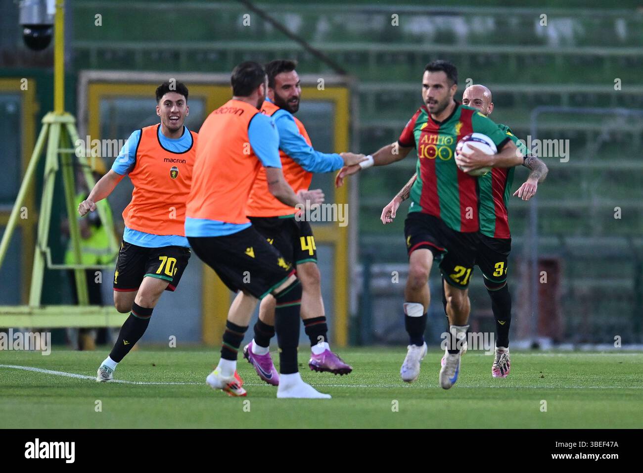 Alessio Curcio of Ternana Calcio celebrates after scoring the goal of 1 ...