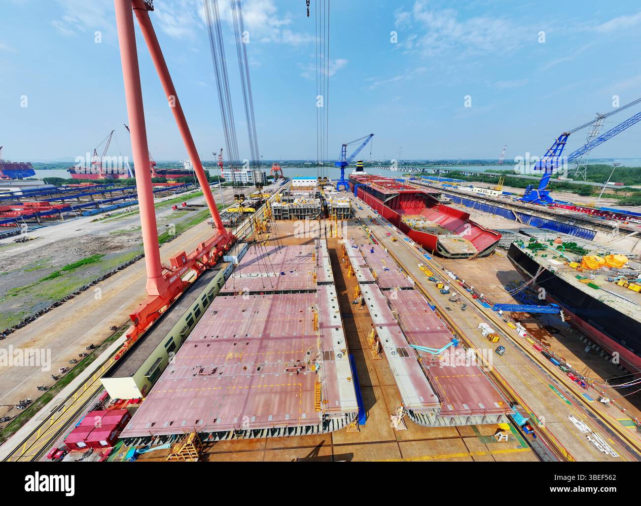 Aerial photo shows busy ship building in Yangzhou City, east China's ...