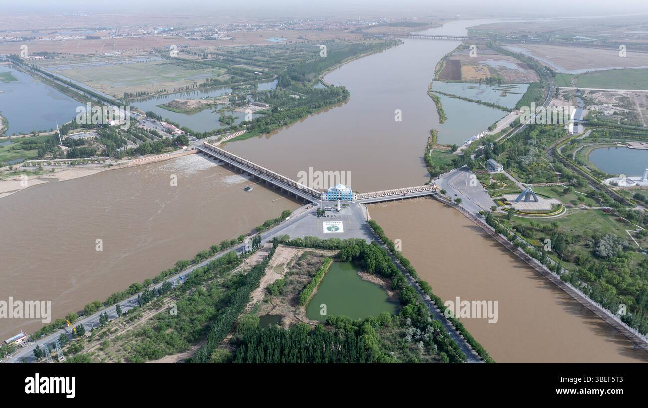 (250529) -- BAYANNUR, May 29, 2025 (Xinhua) -- An aerial drone photo ...