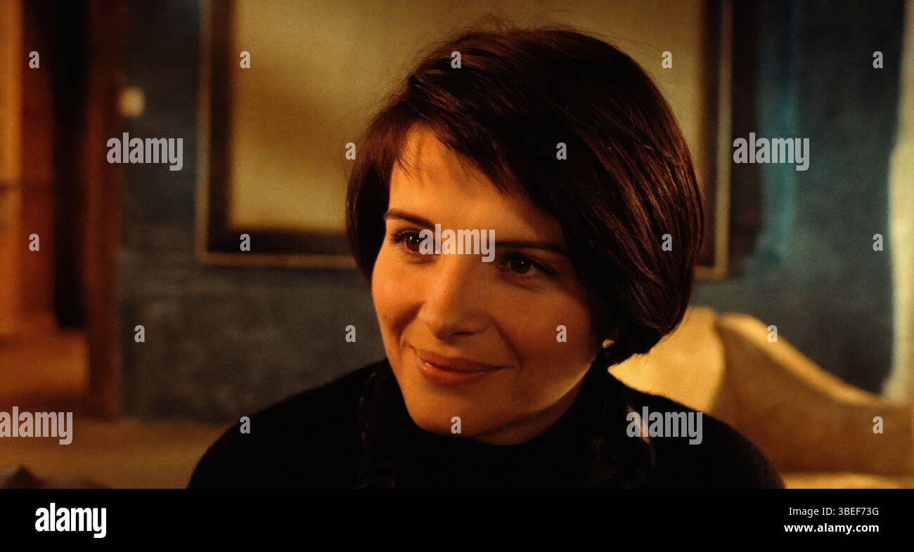 JULIETTE BINOCHE in THREE COLORS: BLUE (1993) -Original title: TROIS ...