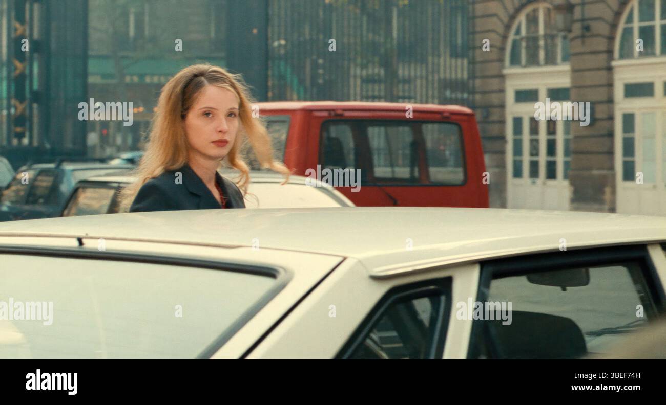 JULIE DELPY in THREE COLOURS: WHITE (1994) -Original title: TROIS ...