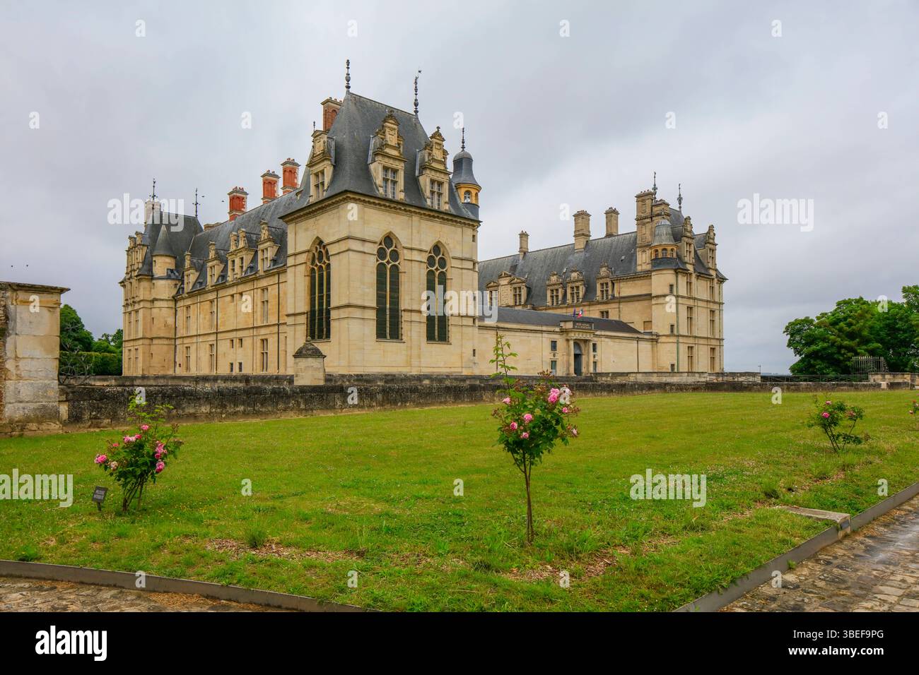 Schloss Chateau d Ecouen aus dem 16. Jahrhundert mit dem Musee National ...