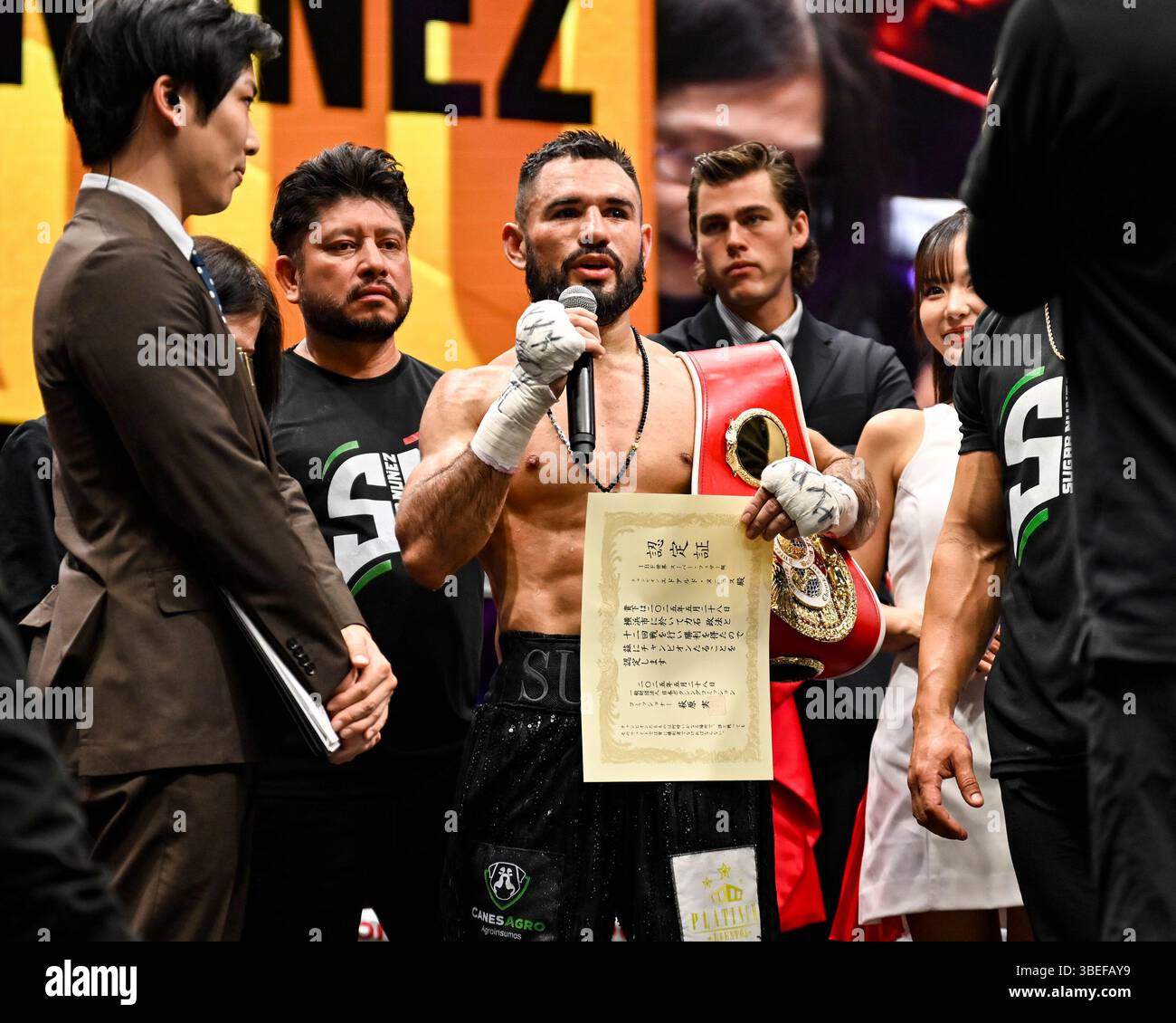 Eduardo Nunez of Mexico won the vacant IBF World super featherweight ...