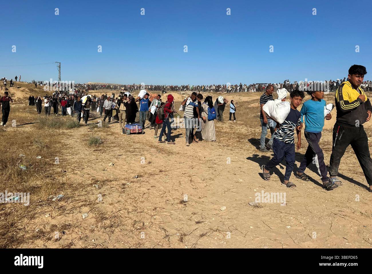 Relatives of Palestinians who lost their lives mourn after the Israeli ...