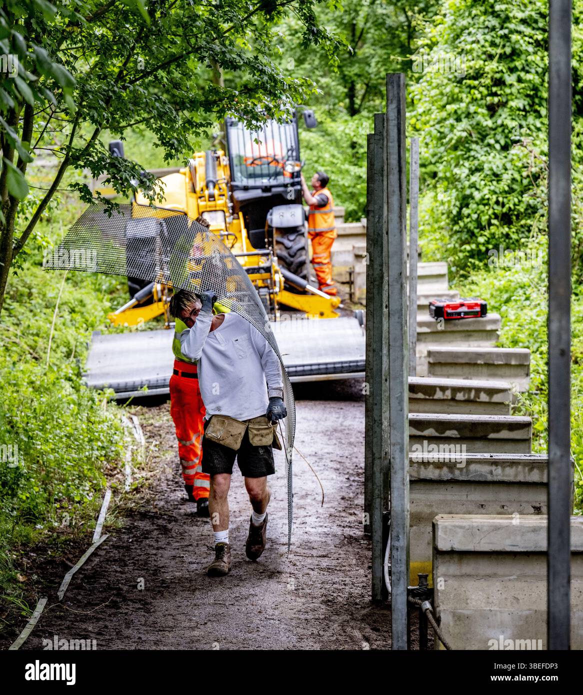 DEN HAAG - Fences are being placed around the World Forum area ahead of ...