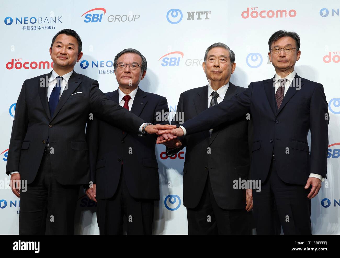(From left) NTT Docomo President Yoshiaki Maeda, NTT President Akira ...