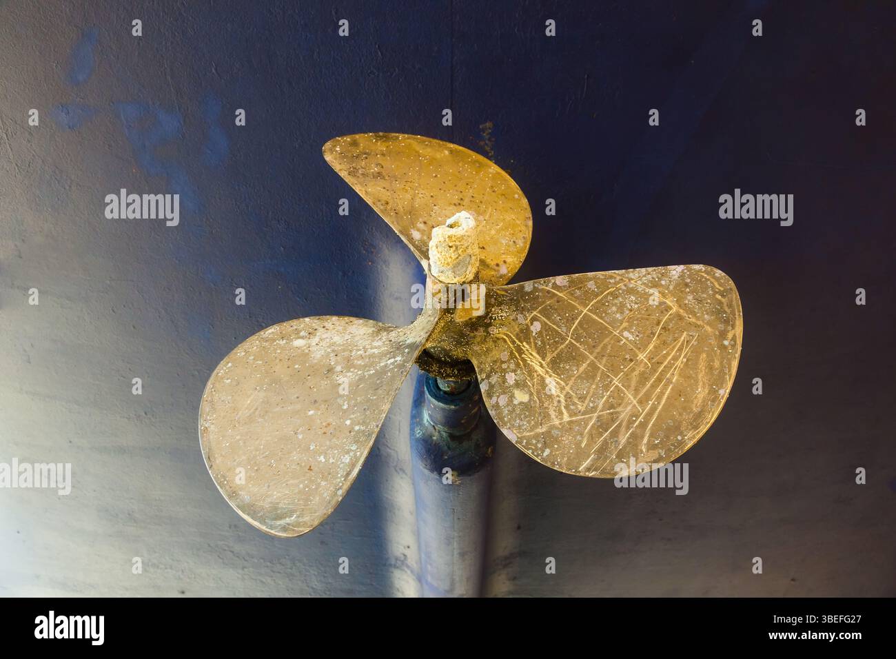 Bronze three-blade propeller on a sailing yacht Stock Photo - Alamy