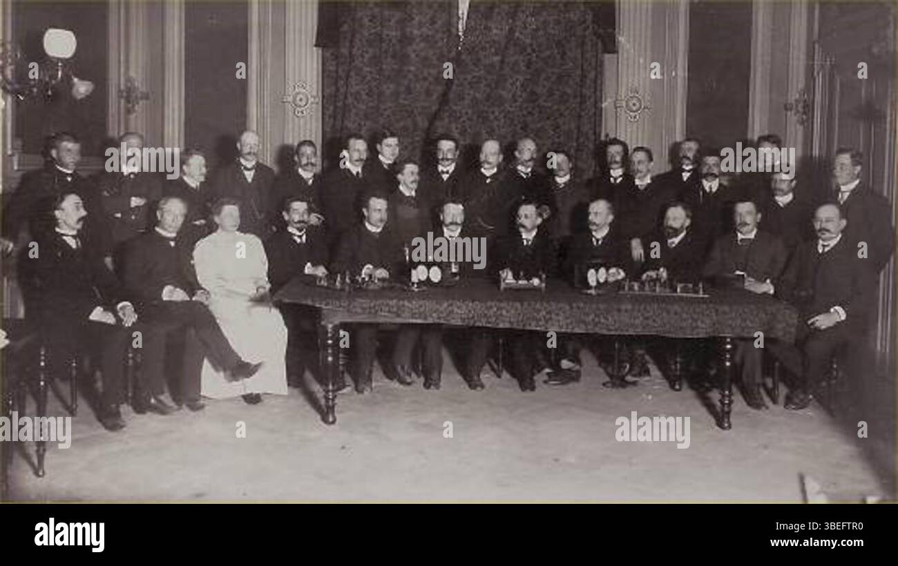 This photograph commemorates the 20th anniversary of the Schaakclub ...