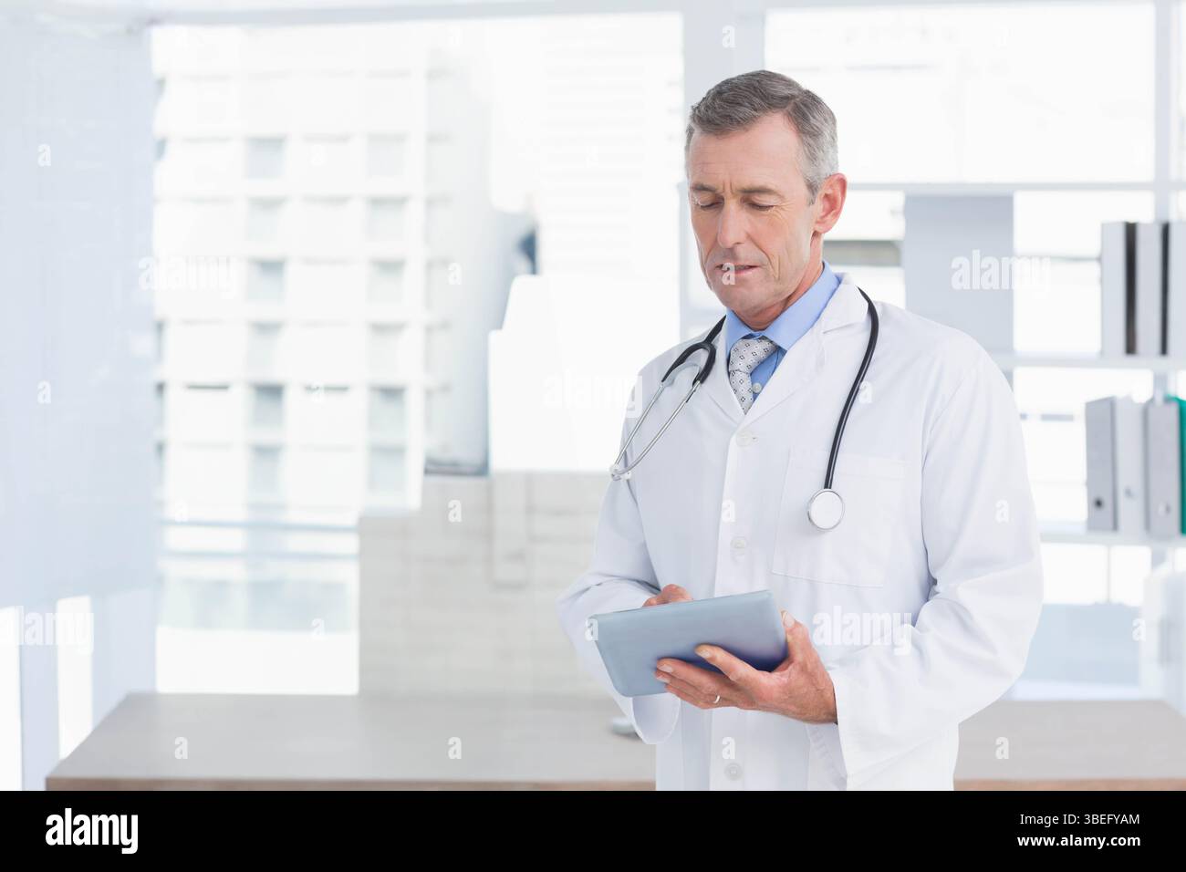 Reviewing doctor wearing lab hi-res stock photography and images - Alamy