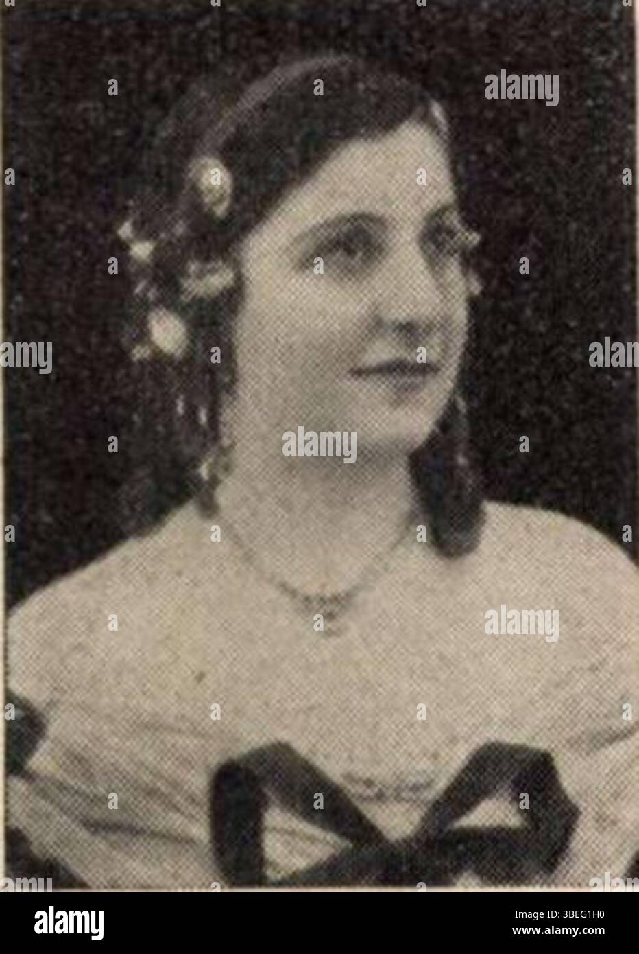 This 1936 portrait by Pál M. Vajda depicts Hillinger Margit, an opera ...