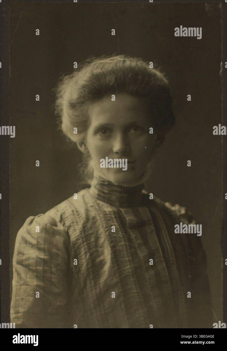 This photograph by Peter Elfelt from 1910 captures Karen Volf (1884 ...