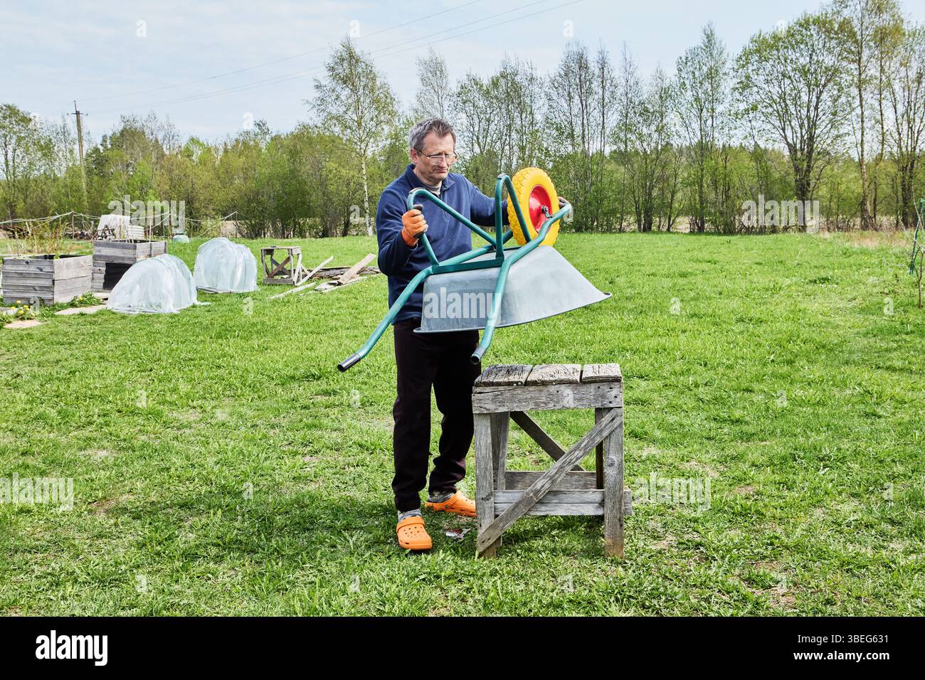 Lifting garden wheelbarrow from hi-res stock photography and images - Alamy