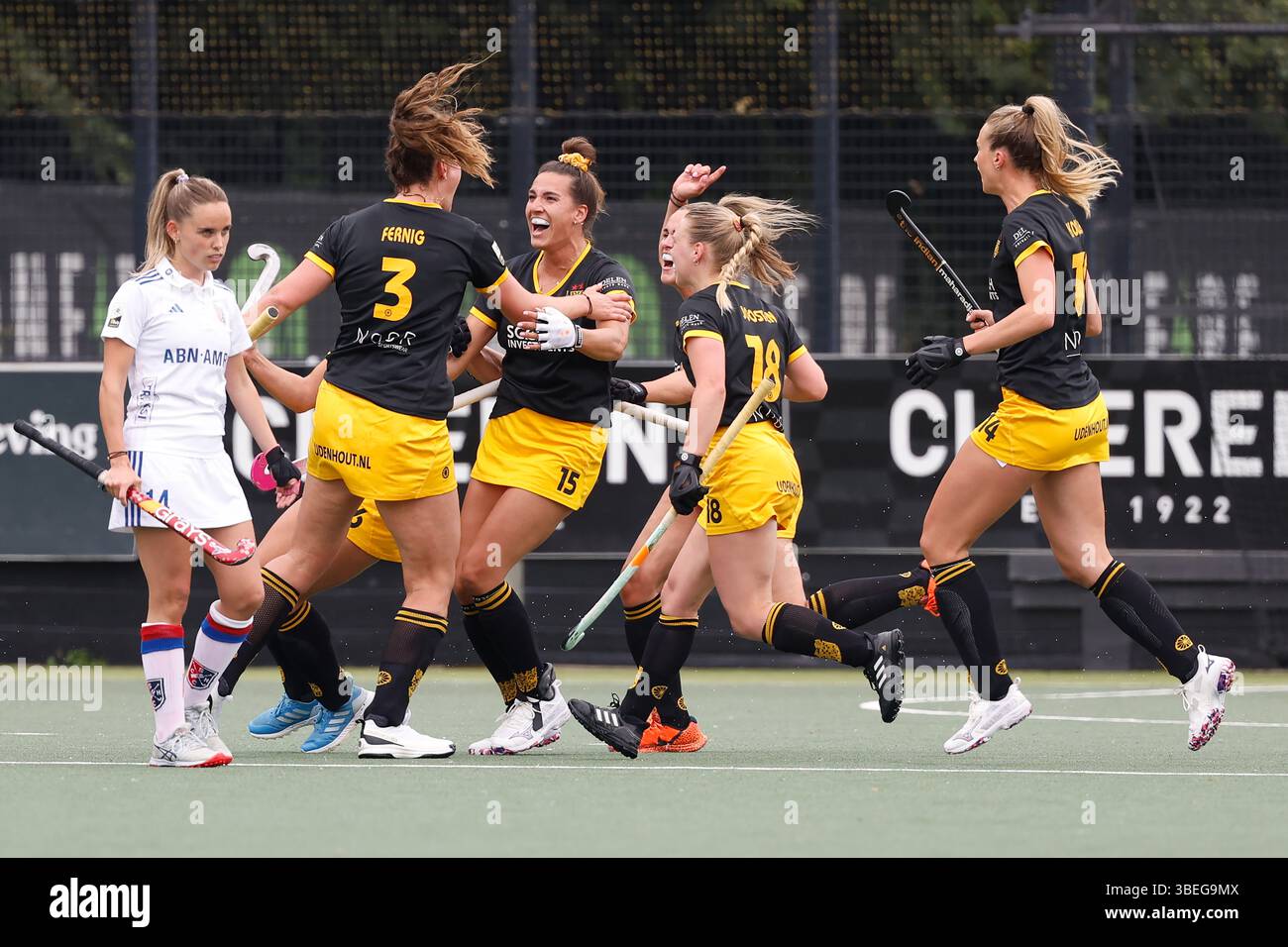 DEN BOSCH - Den Bosch player Rosa Fernig (3) celebrates her goal with ...