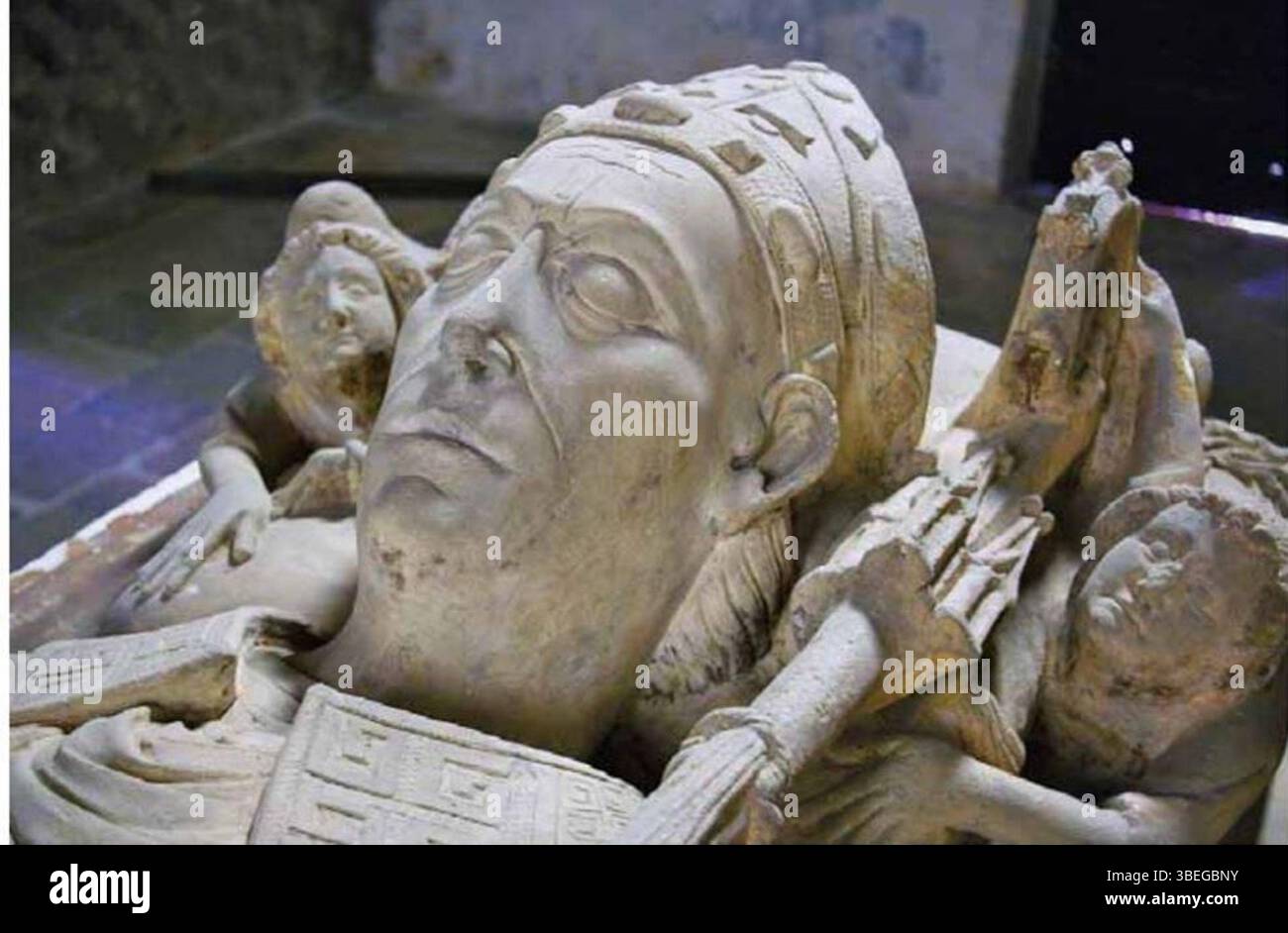 Recumbent effigy hi-res stock photography and images - Alamy