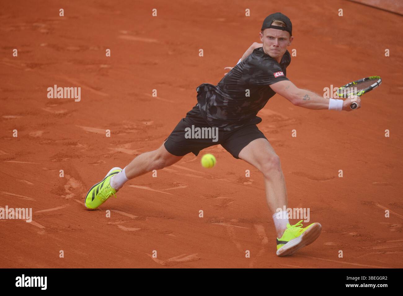 Netherlands' Jesper De Jong returns the ball to Germany's Alexander ...