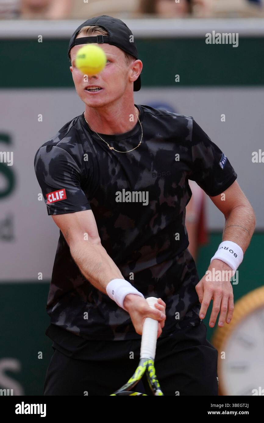 Netherlands' Jesper De Jong eyes the ball as he plays Germany's ...